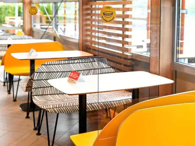 A new seating arrangement - McDonald's new style of working amid Corona ...
