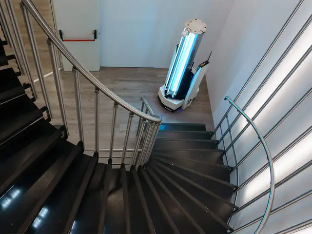 Smart robot! - UV robot sent to Singapore mall to zap coronavirus | The ...