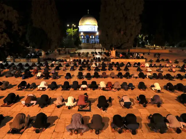 Social distancing - Saudi Arabia, Jerusalem reopen mosques with strict ...