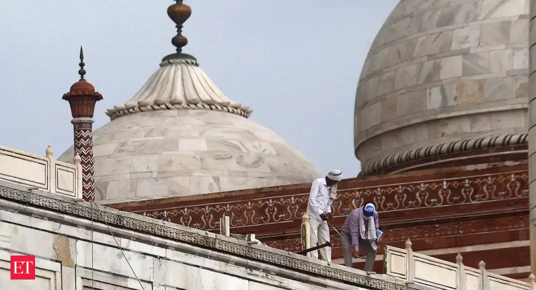 Damage Taj Mahal Damaged By Thunderstorm The Economic Times