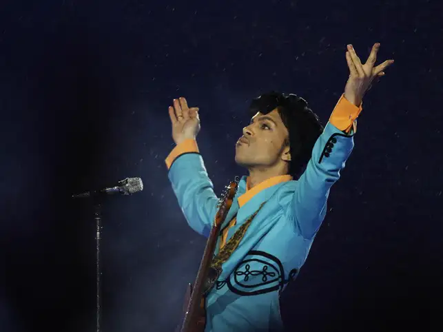 Prince's iconic 1980s guitar goes under the hammer, sells for $563,500 ...