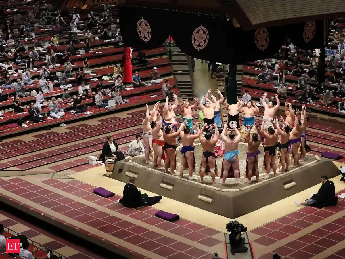Sumo-Face-masked fans attend first day of sumo in five months ...