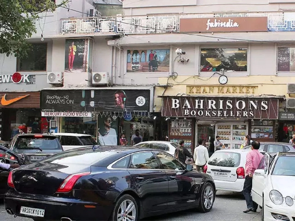High-street outlets in New Delhi attract more customers as compared to ...