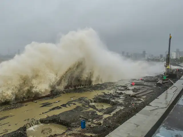 Train services hit - Mumbai rains cause mayhem, red alert on | The Economic Times