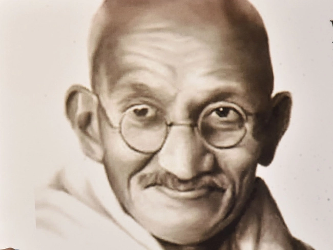 Gandhi glasses: Mahatma Gandhi's gold-plated spectacles sell for a ...