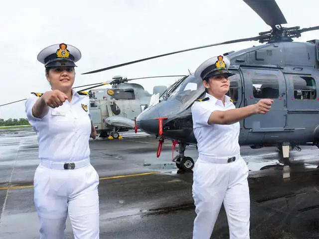Wings awarded - First set of women airborne combatants who would be ...
