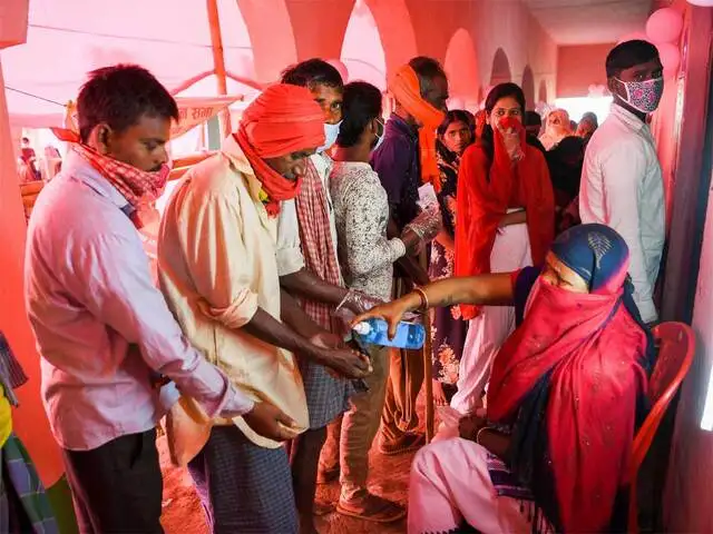 Voters in queue - Bihar Election 2020: Temperature checks, sanitisation ...