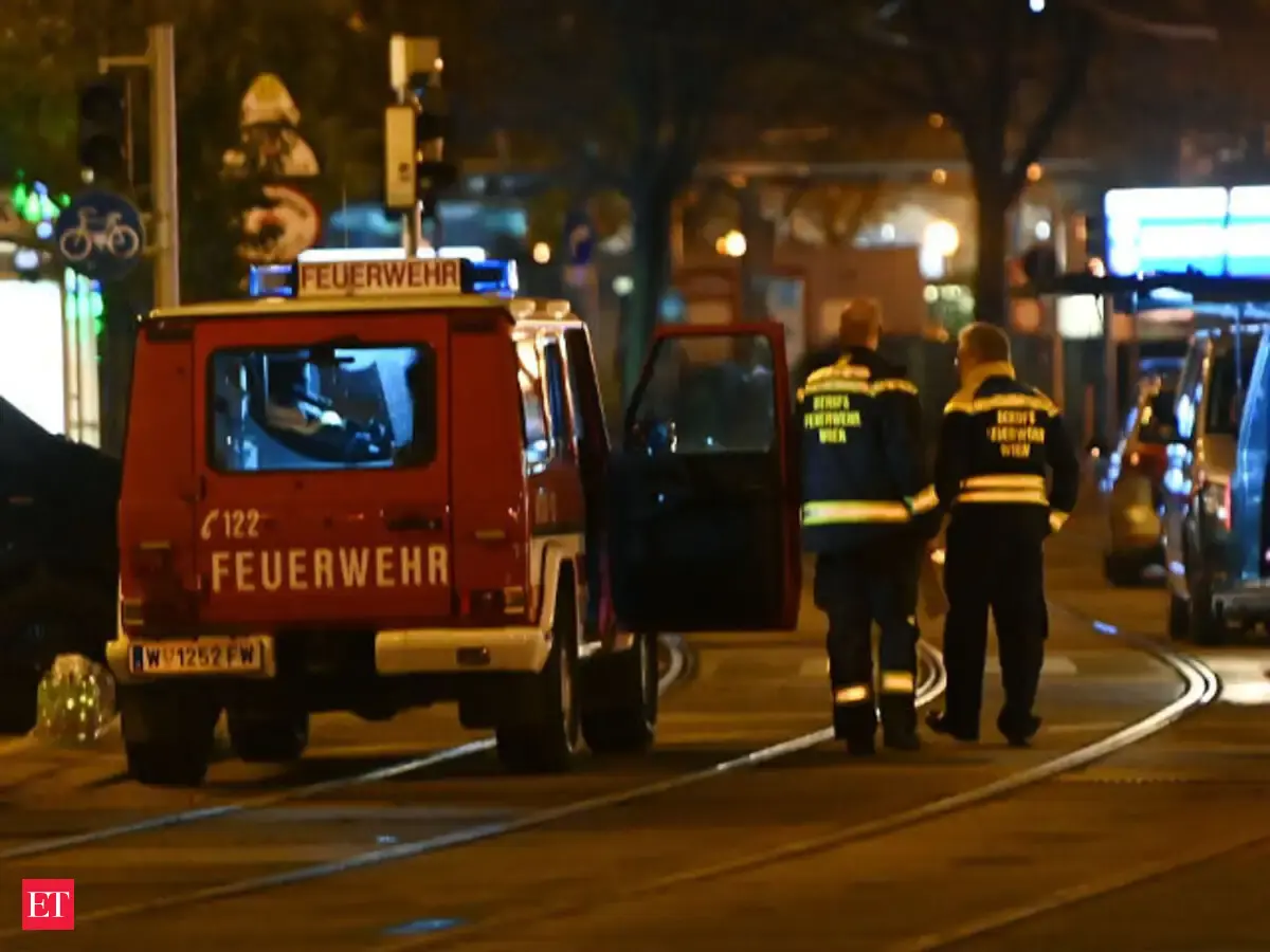 Vienna attack news video: Vienna terror attack leaves at least 2 dead ...