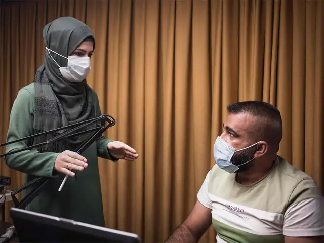 Fighting fake news - Radio broadcast from Iraq brings Syrians together ...