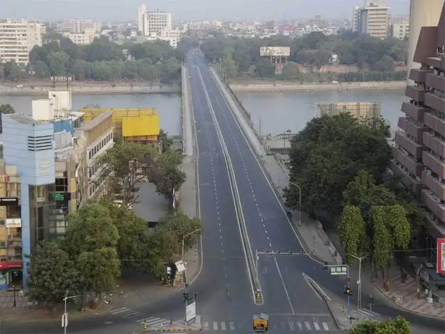 Deserted Nehru bridge over Sabarmati river - Weekend curfew turns ...