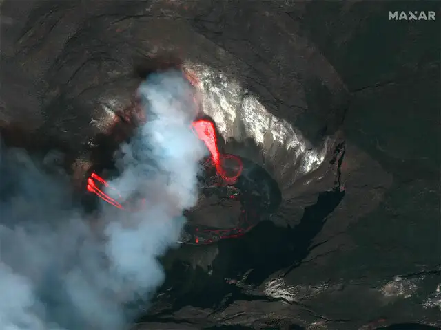 Volcano erupts on Hawaii's Big Island, draws crowds to park - Shades in ...