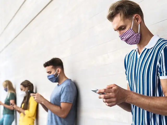 Bluetooth but safe - How does the iOS and Android coronavirus exposure ...