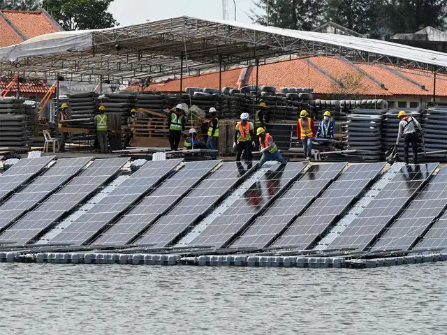 Floating solar panels - Singapore’s floating solar farms | The Economic ...