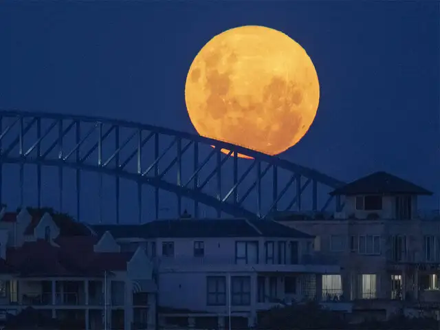 Eiffel Tower view - Rare glimpses of 'Pink Supermoon' from across the ...