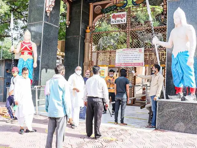 A crowded market in Kullu - Unlock Day 1: India is reopening, here's ...