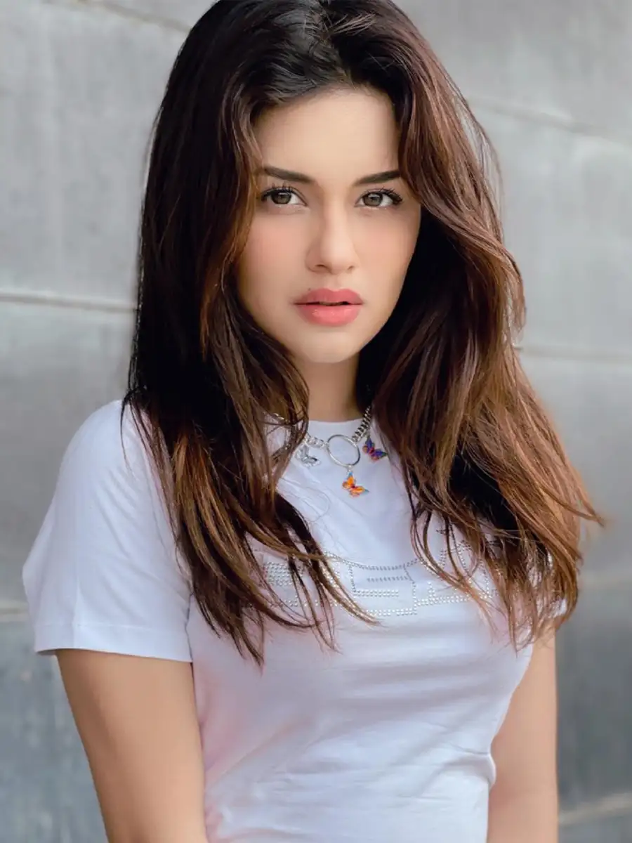 This is How Avneet Kaur Became Most Desirable Woman in just 10 Years ...