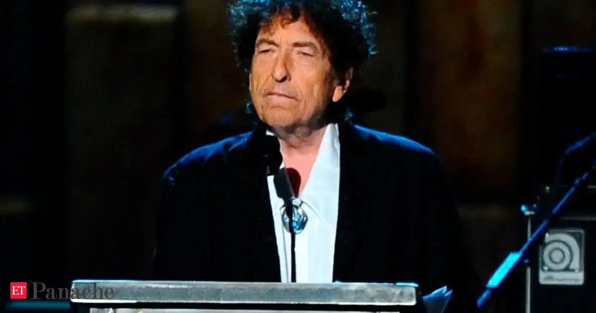 Bob Dylan returns to stage through live-streaming platform, fans pay ...