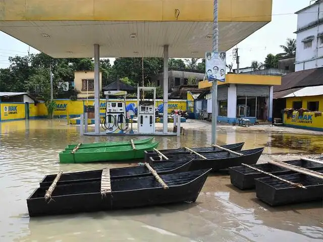 floating boats: People in this Bengal district use boats to travel as ...