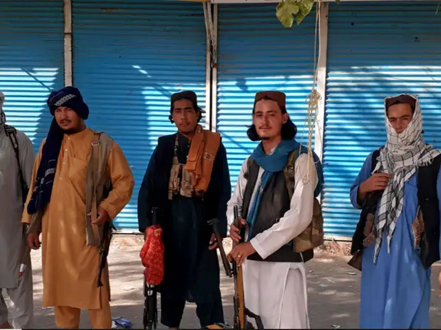 Taliban selfies - Taliban's rank-and-file pose for selfies and are all ...