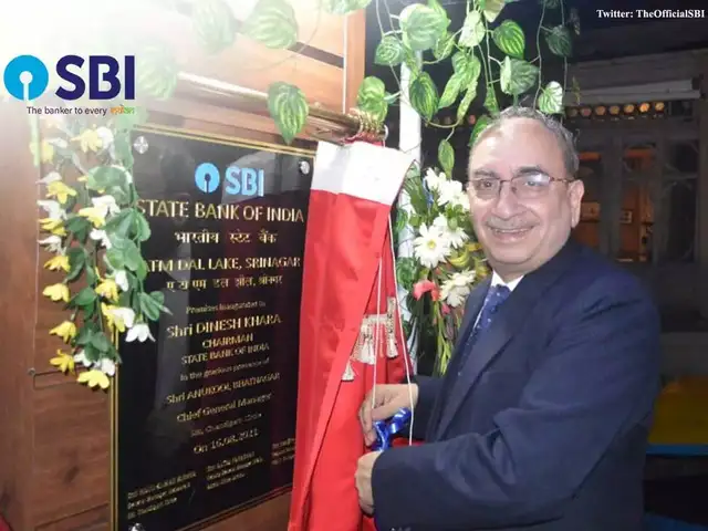 floating atm: SBI opens floating ATM on a houseboat at Dal Lake ...