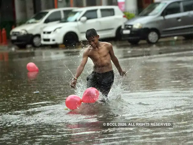 Waterlogging in many areas - Record September rain in Delhi leads to ...