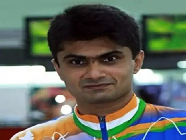 Noida DM Suhas Yathiraj storms into finals of badminton singles at ...