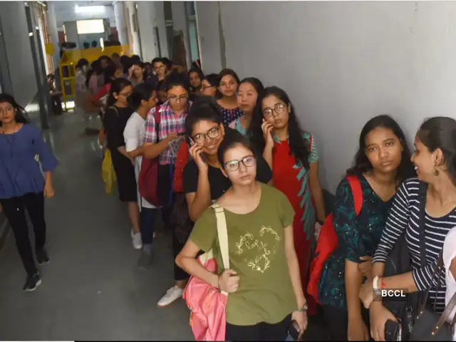 DU to resume practical classes for final year students from September ...