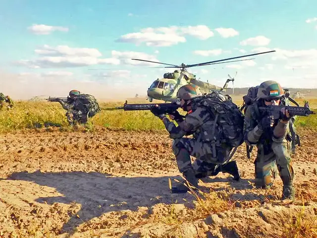 zapad: Zapad: Indian troops conduct combat free fall, special heliborne ...