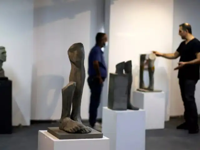 Life-sized sculptures - This Gaza sculptor exhibits disembodied limbs ...