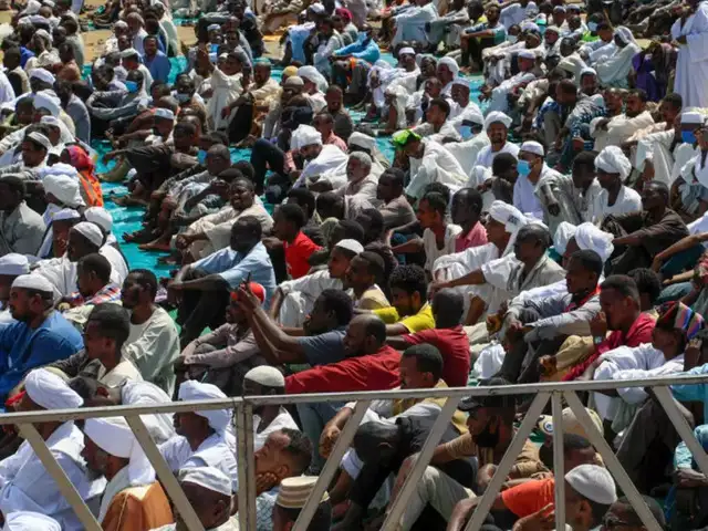 Sudan: Political tensions continue as protesters block roads - Growing ...