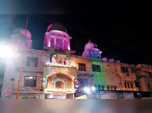 Gurugram: Gurdwara association of Sadar Bazar opens its doors for namaz ...