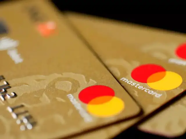 Mastercard and American express - Consumers caught in middle as Amazon ...