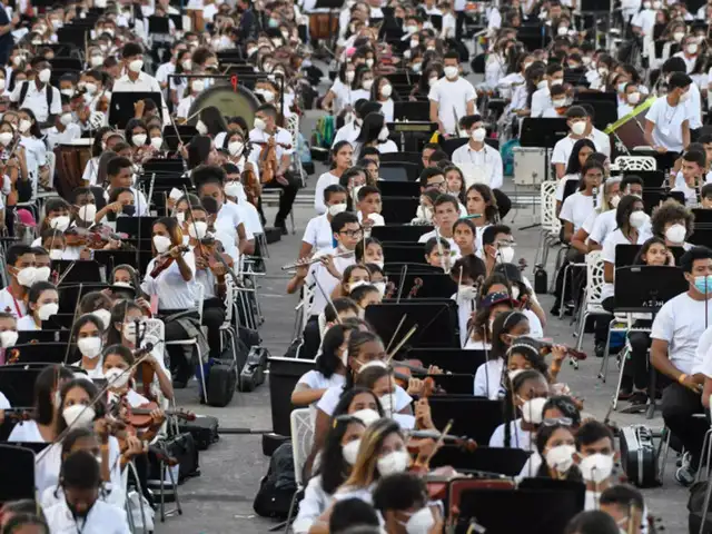 Venezuelan musicians set world's largest orchestra record - "El Sistema ...