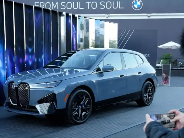 Uses E ink technology - BMW's new car changes colour with an app | The ...