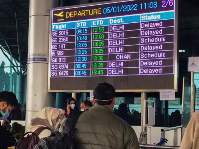 It's snowing heavily in Kashmir, flights are hit - Flights delayed at ...