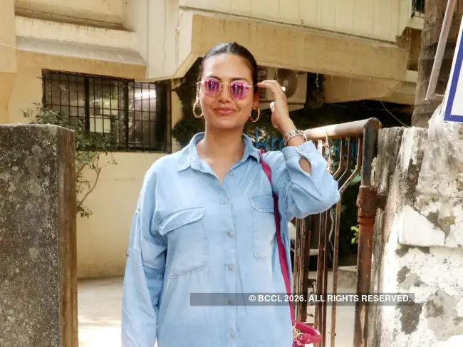 Esha Gupta Covid Positive: Esha Gupta tests positive for Covid-19, says ...