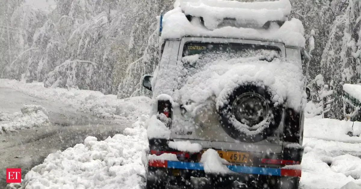 how to drive in a snowstorm: How to stay safe if you’re trapped in your ...