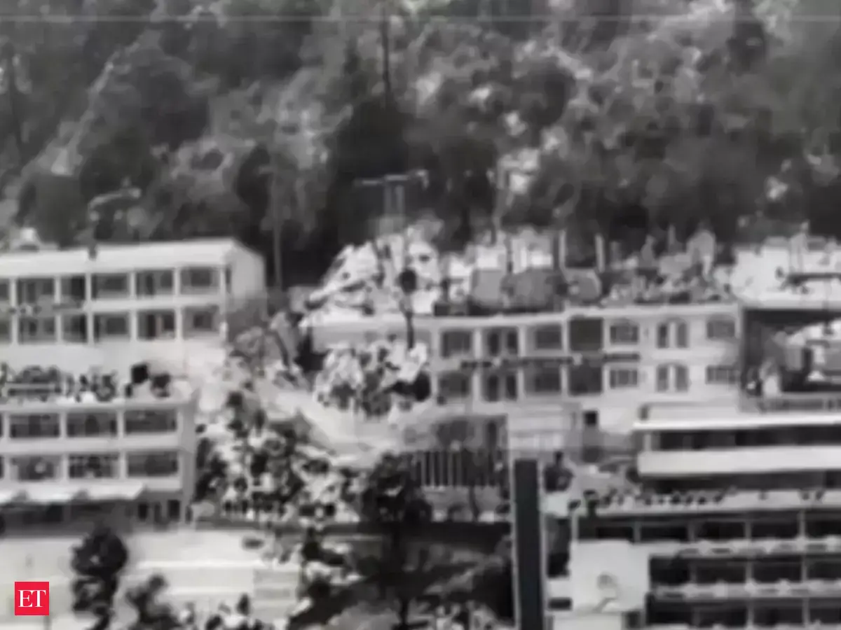 katra: Mata Vaishno Devi shrine receives fresh snowfall, watch! - The ...