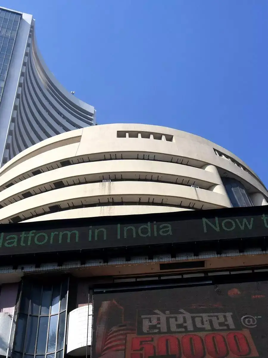 Axis Bank, Maruti Suzuki, Hero MotoCorp, SBI Card and other hot stocks ...