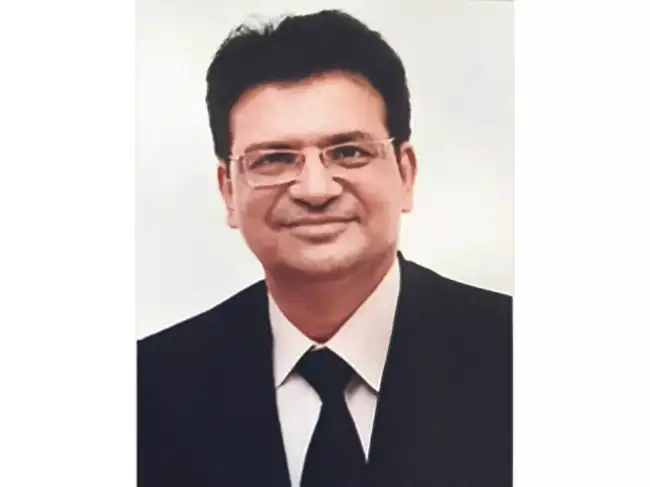 CA Hemant Vastani, with over three decades of professional experience ...