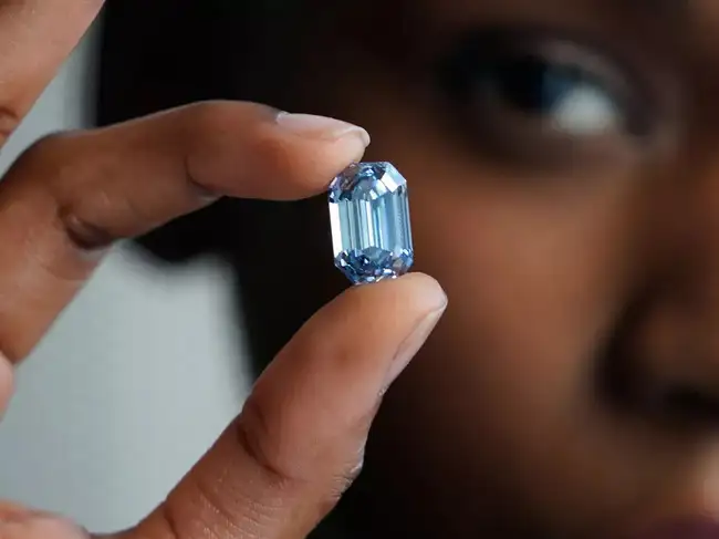 Blue diamond: Largest blue diamond expected to fetch $48 mn at New York ...