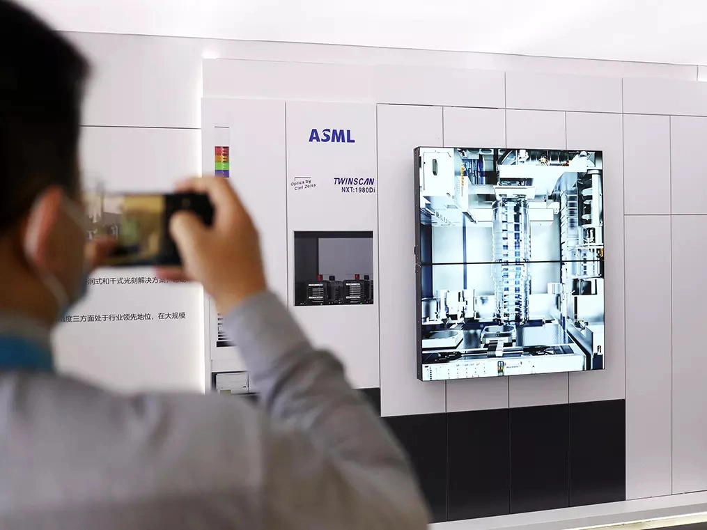 Inside the most complicated machine on the planet — one that imprints ...