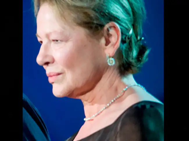 ozark: Veteran actress Dianne Wiest teams up with 'Ozark' star Julia ...