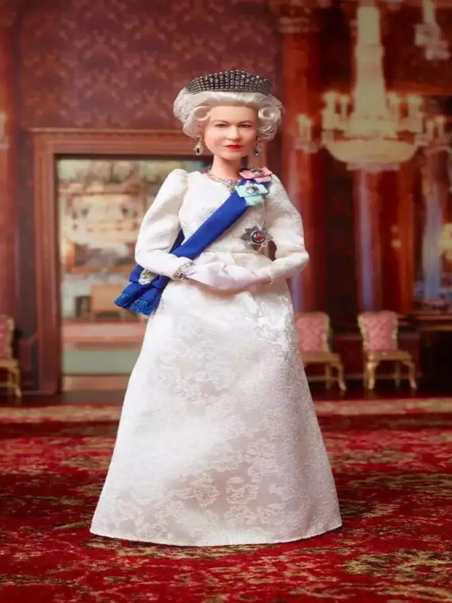Queen Elizabeth II Platinum Jubilee Doll | EconomicTimes