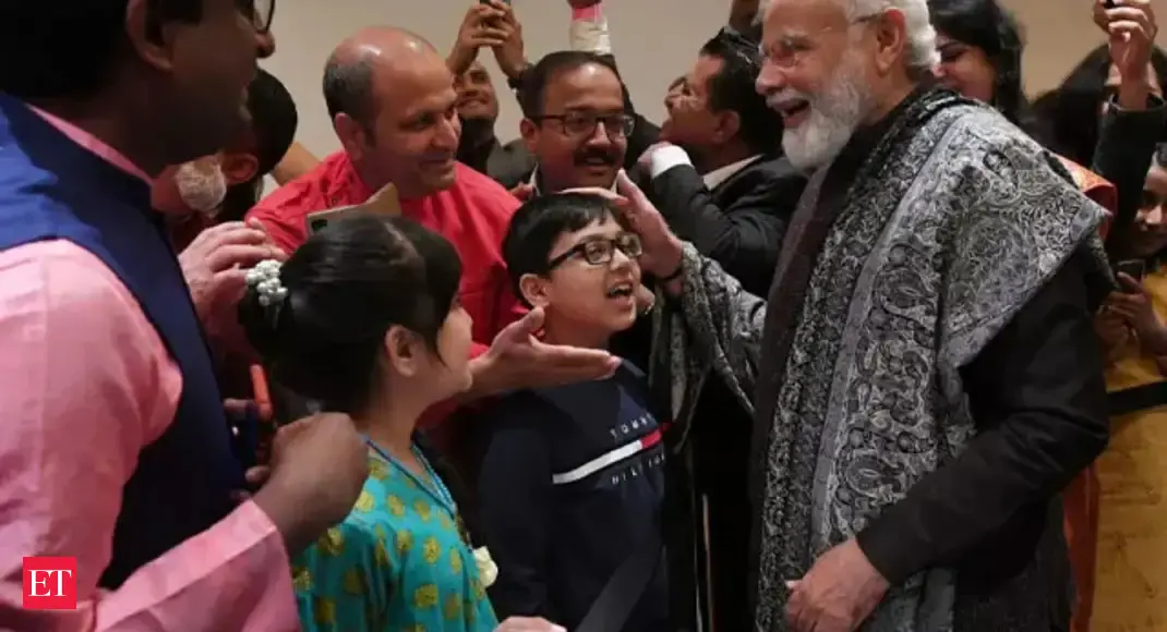 Germany: PM Modi gets warm welcome, children present portrait, call him ...
