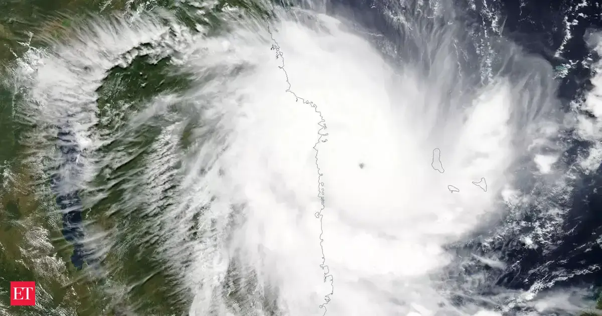 Cyclone Asani news: Cyclone Asani rages in Bay of Bengal, unlikely to ...