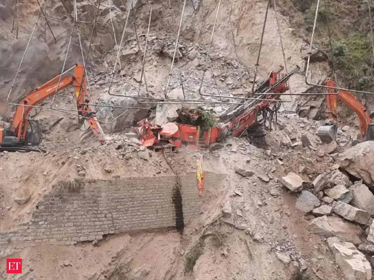ramban tunnel collapse: J&K: Tunnel collapses on Jammu-Srinagar highway ...