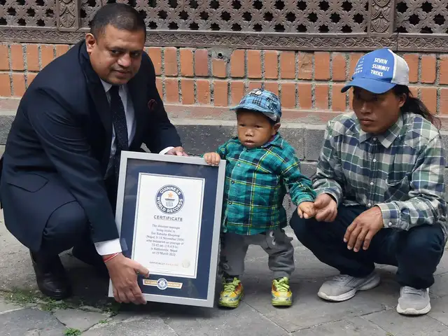 Shortest person in the world - Dor Bahadur Khapangi: Shortest male teen ...