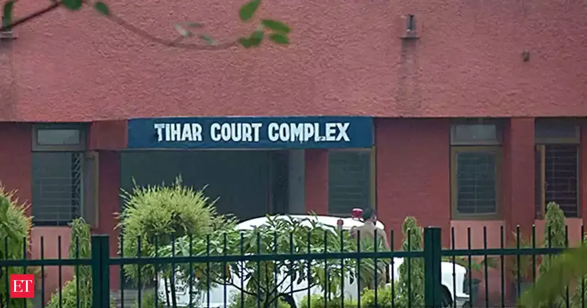 Graft case: Chautala reaches Tihar jail; to be lodged in prison number ...