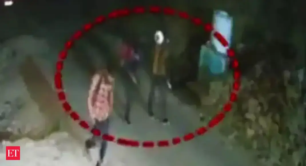 J-K: Failed bank robbery caught on camera; fire broke out while ...